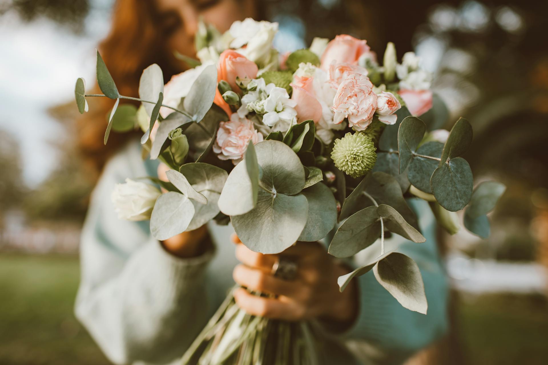 How Many Flowers Are in a Bouquet? Stem Count Guide – Flowerstop LA